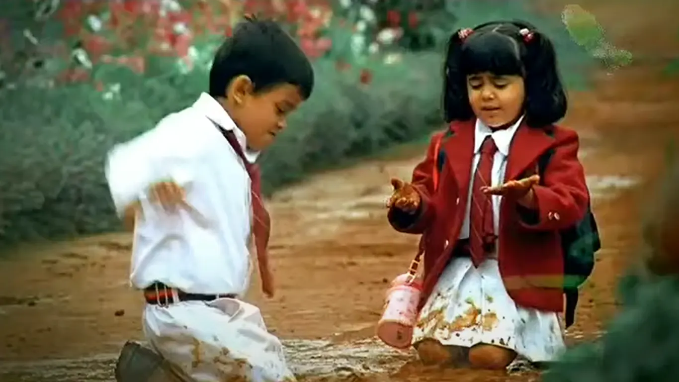 Surf Excel's "Daag Acche Hain" Campaign: "Puddle War" (2005)